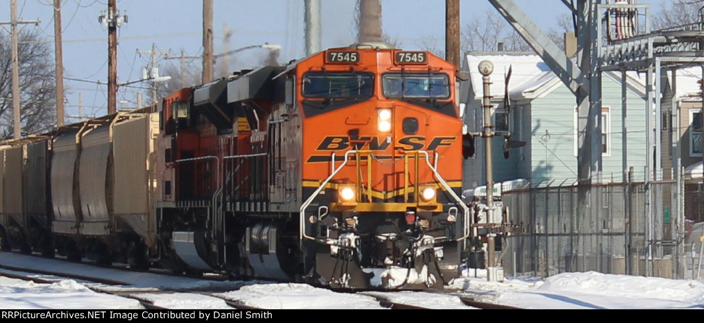 BNSF 7545 leads CSXT K-803 South.